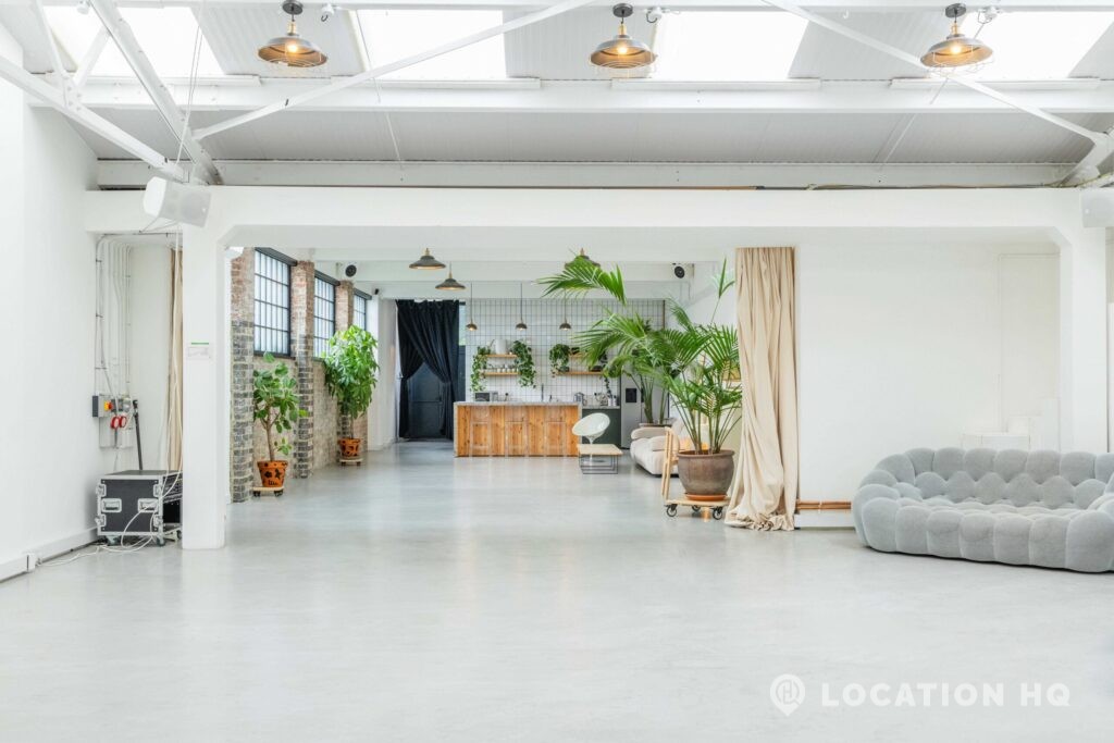 Minimalist White Studio - Location HQ