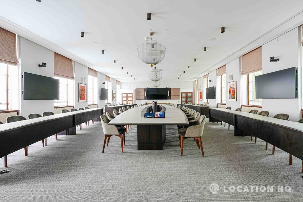 Modern Conference Room - Location HQ